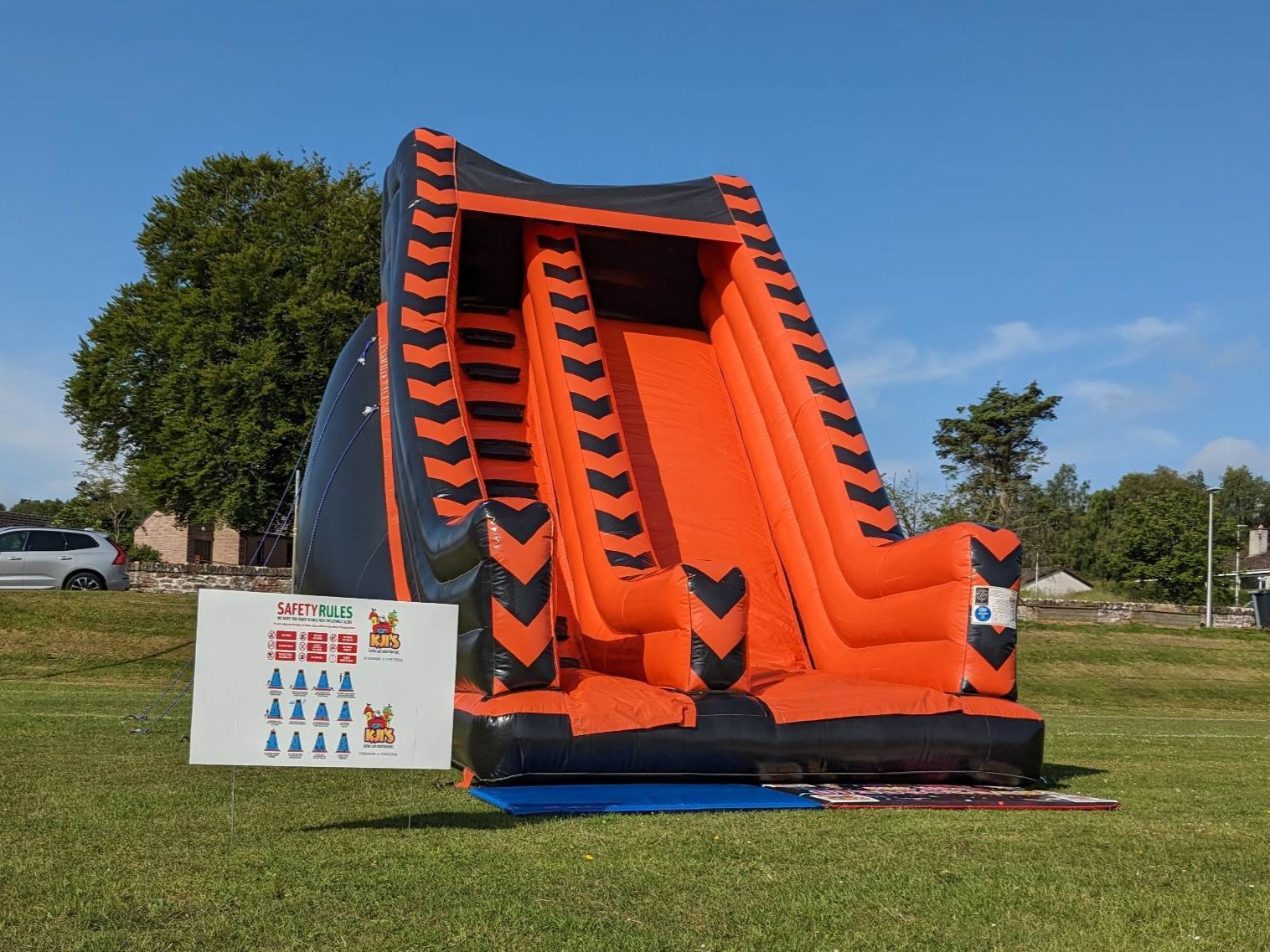 Orange slide 17x14 ft & 15ft high - KJI'S Catles and entertainment